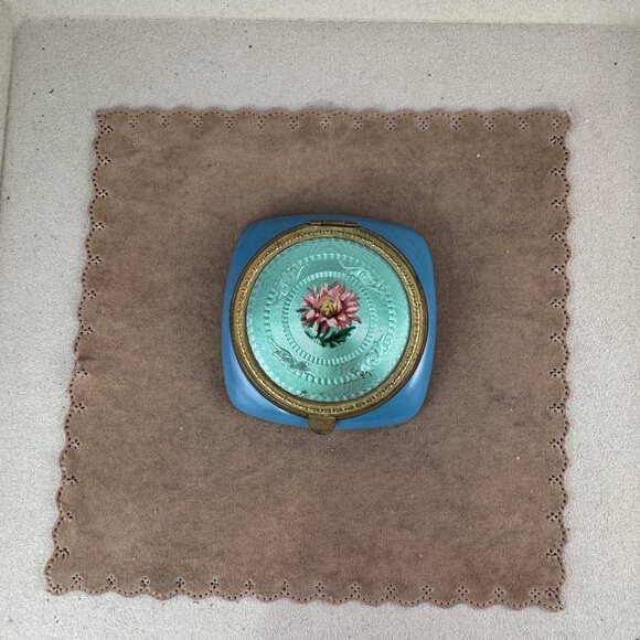 Vintage | Bags | Vintage Art Deco Blue Bakelite Powder Compact With A ...